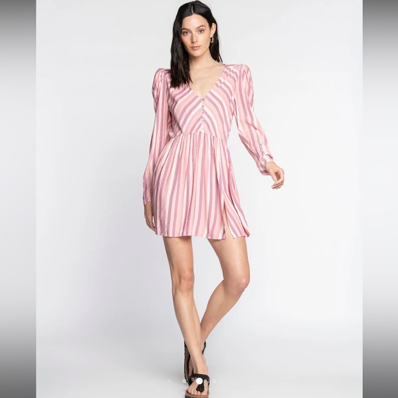 REVOLVE | Dresses | Revolve Self Contrast Isabella Puff Sleeves Mini ...
